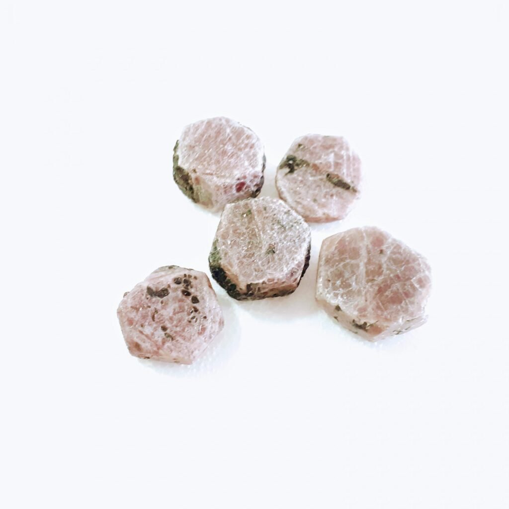 Raw Hexagon Ruby 60-100gr - Temple of Buddha